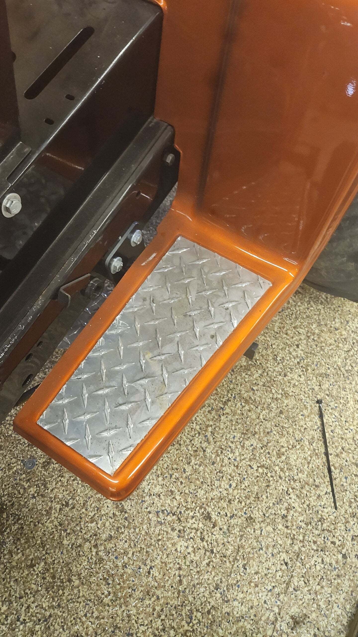 Aluminum Diamond Plate Floorboard | DD FABRICATION AND MOBILE WELDING, LLC.